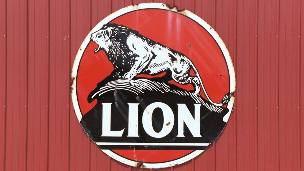 Vintage Lion Oil and Magnolia Gasoline Metal Signs | Details You Can ...